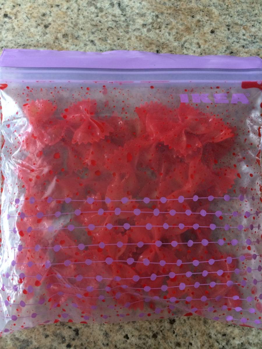 How to dye pasta - the-gingerbread-house.co.uk