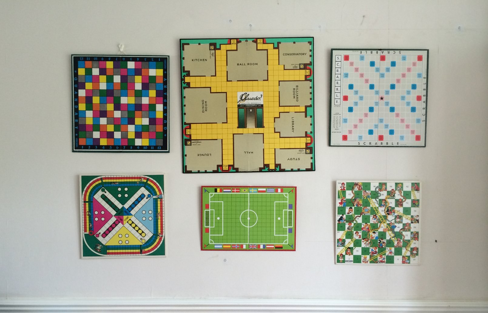 How to make a vintage board game display - the-gingerbread-house.co.uk