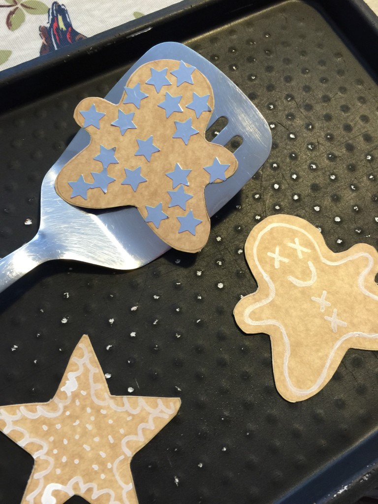How to make cardboard cookies - the-gingerbread-house.co.uk