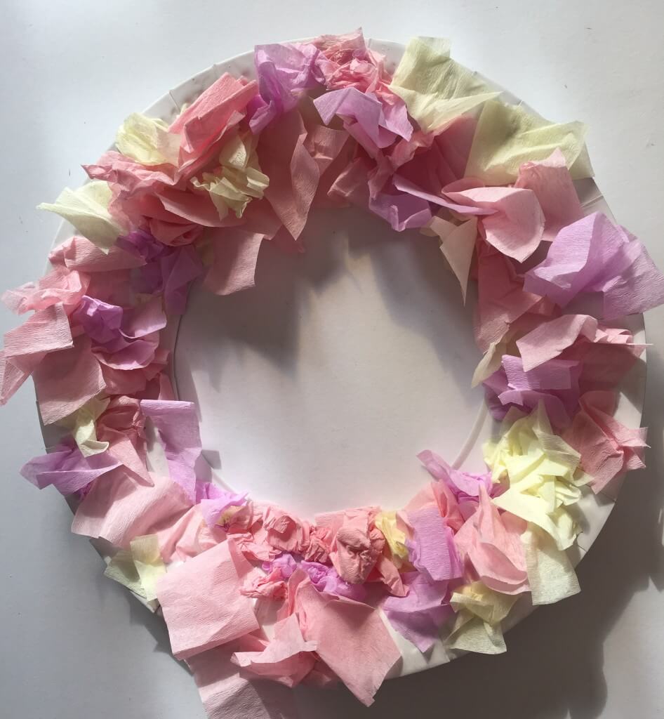 Spring tissue paper wreath tutorial - the-gingerbread-house.co.uk
