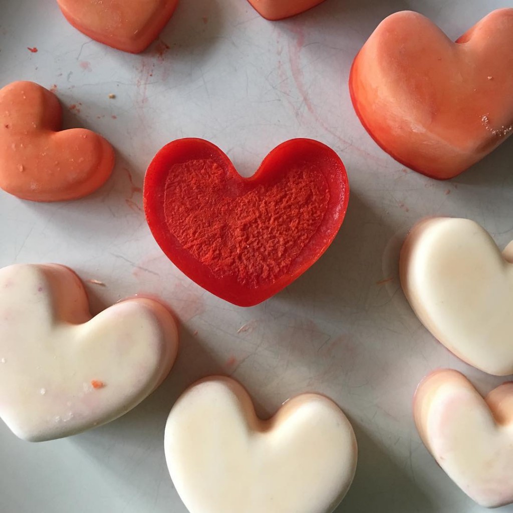 How to make simple melting love hearts - the-gingerbread-house.co.uk