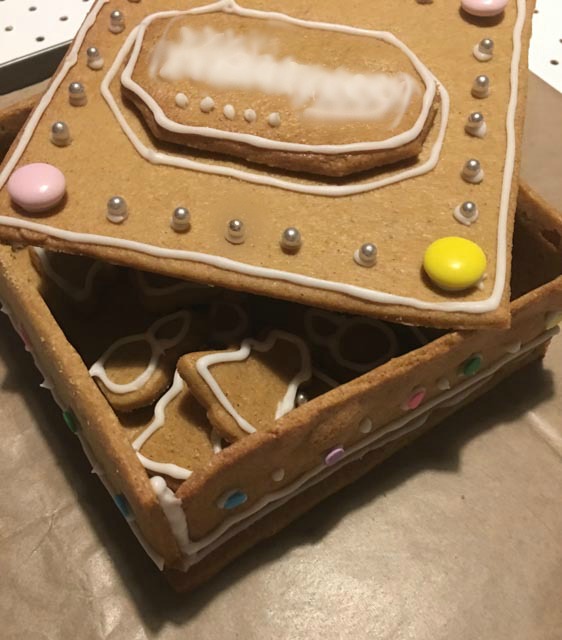 Gingerbread Biscuit Box - the-gingerbread-house.co.uk