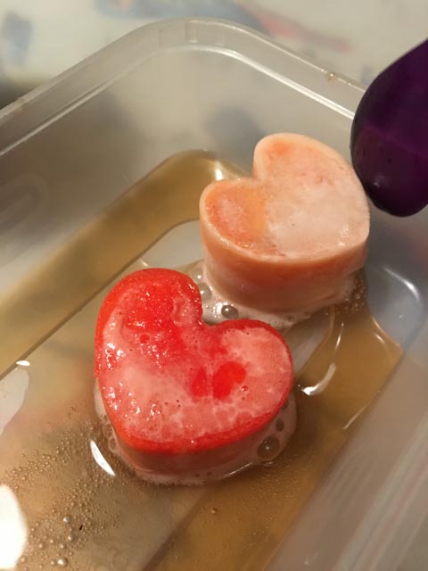 How to make simple melting love hearts - the-gingerbread-house.co.uk