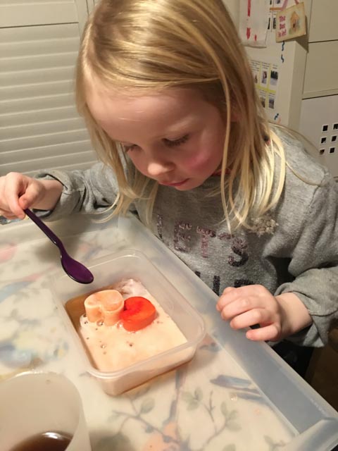 How to make simple melting love hearts - the-gingerbread-house.co.uk