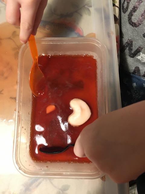 How to make simple melting love hearts - the-gingerbread-house.co.uk