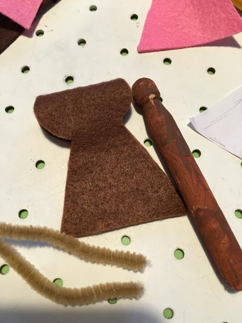 The Gingerbread Man inspired peg dolls - the-gingerbread-house.co.uk