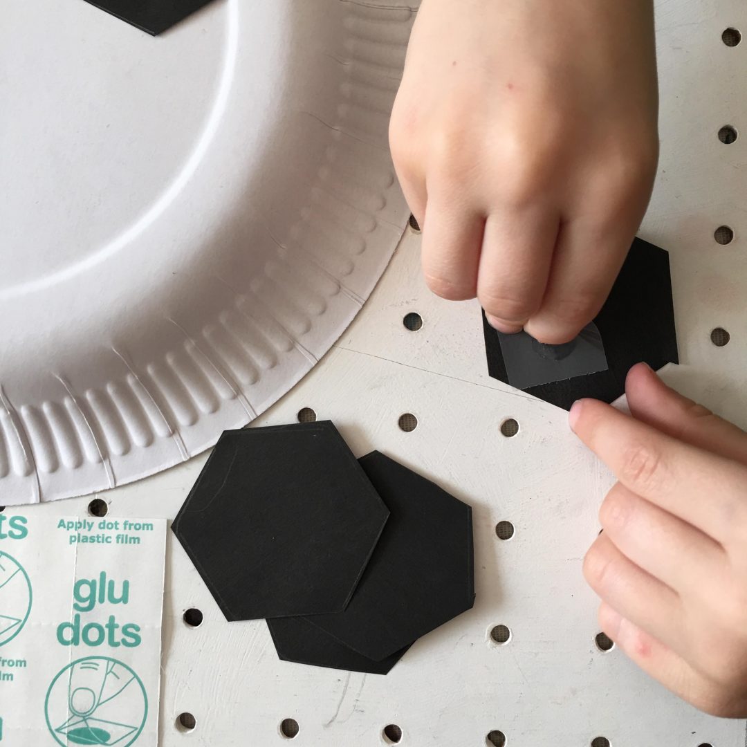 Euro 2016 paper plate football craft for kids - the-gingerbread-house.co.uk