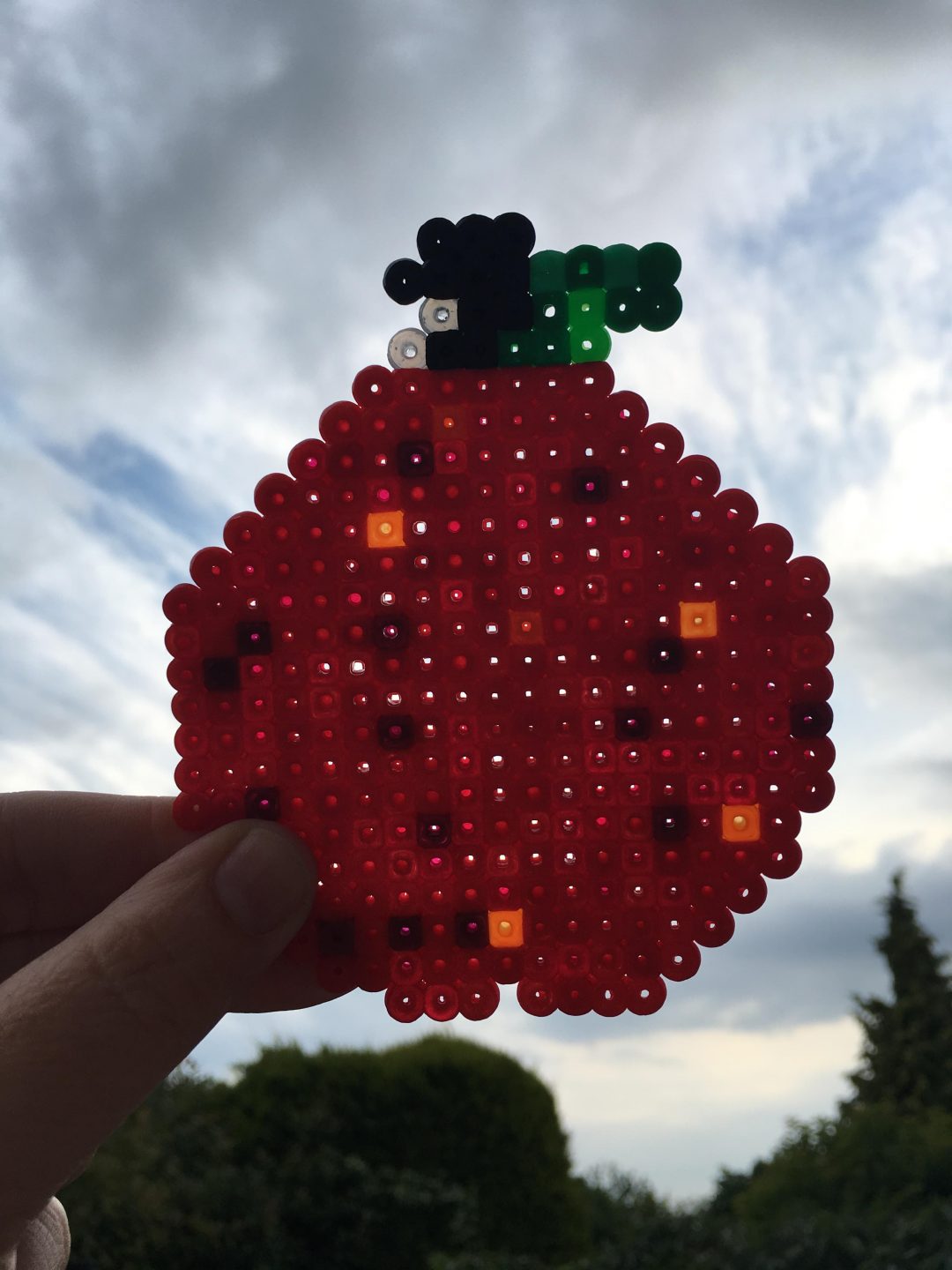 Hama bead apple for teacher craft - the-gingerbread-house.co.uk
