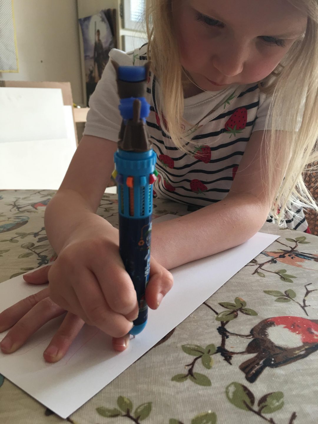 Hand print leaf craft for kids - the-gingerbread-house.co.uk