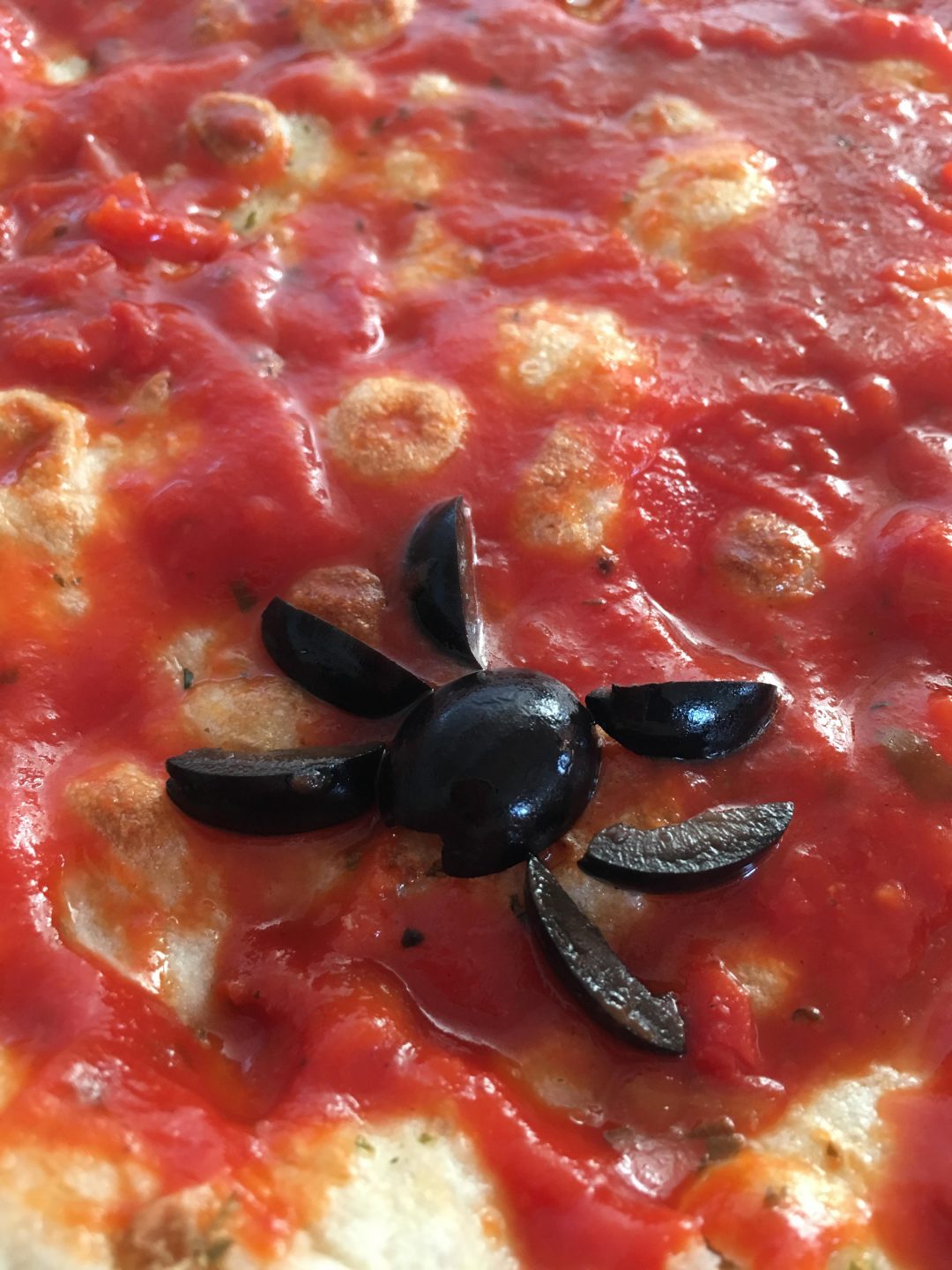 Easy Halloween Spider Pizza - the-gingerbread-house.co.uk