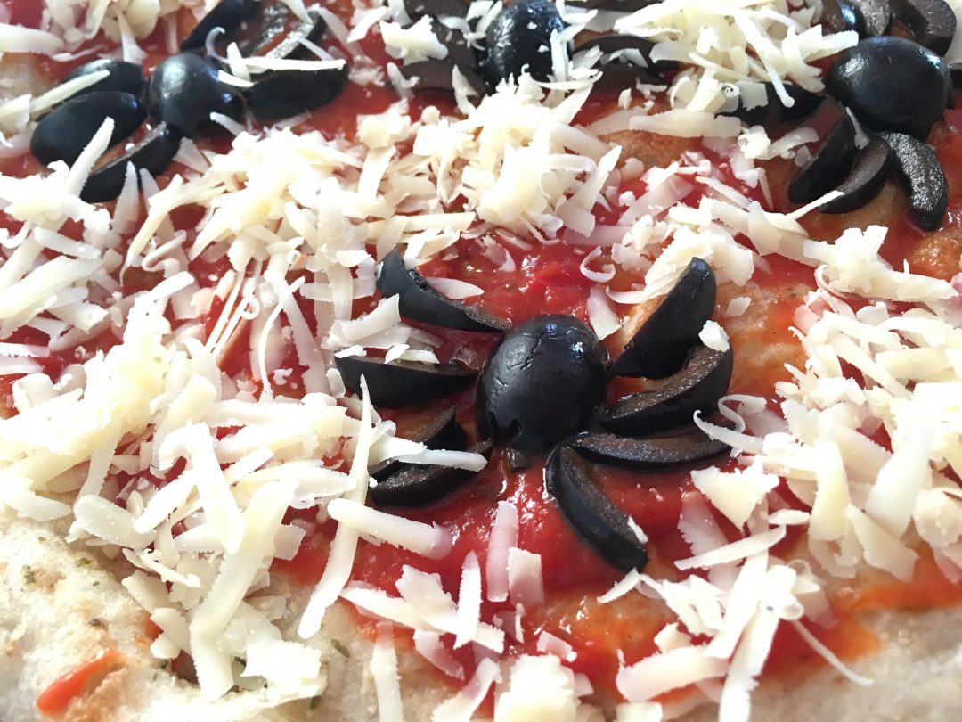 Easy Halloween Spider Pizza - the-gingerbread-house.co.uk