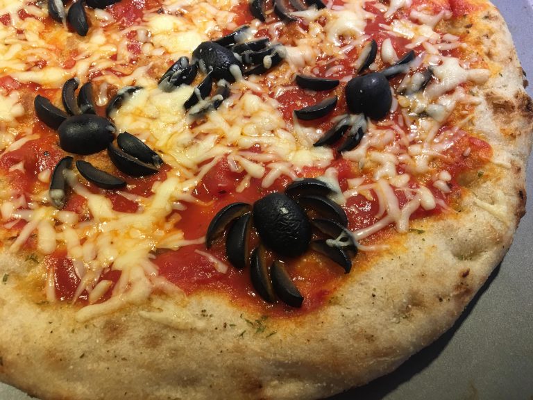 Easy Halloween Spider Pizza - the-gingerbread-house.co.uk