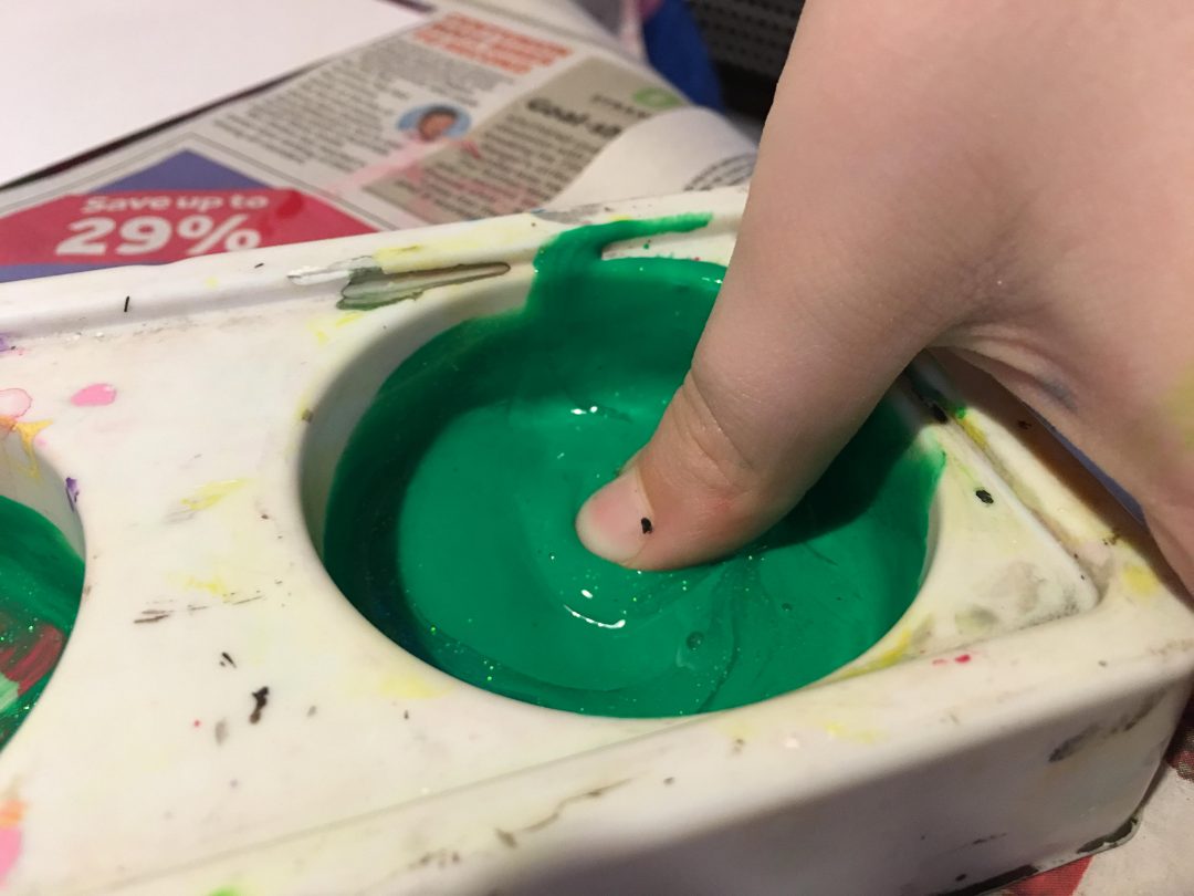 DIY fingerprint Elf craft for kids - the-gingerbread-house.co.uk