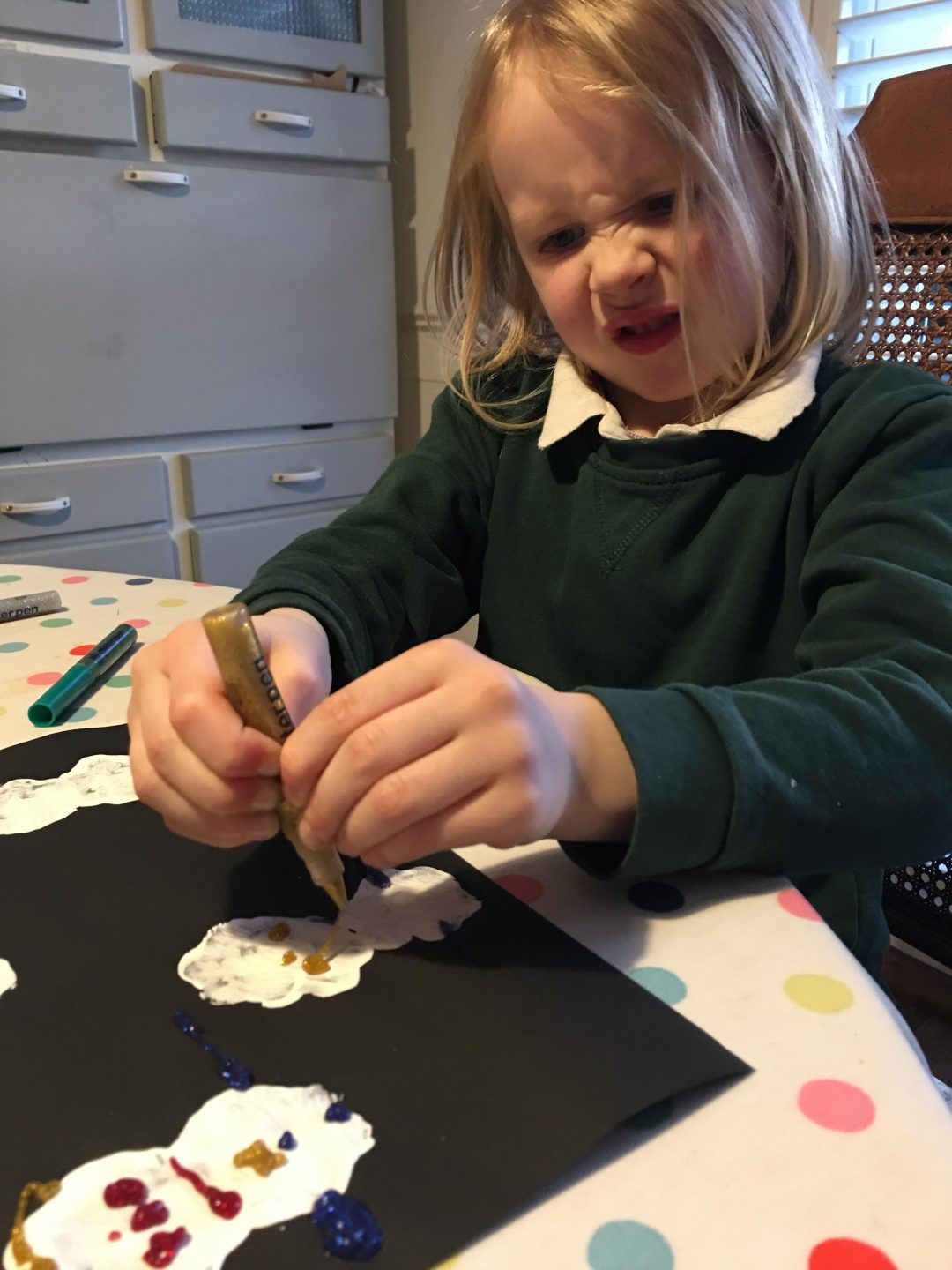 Potato print snowmen craft for kids - the-gingerbread-house.co.uk