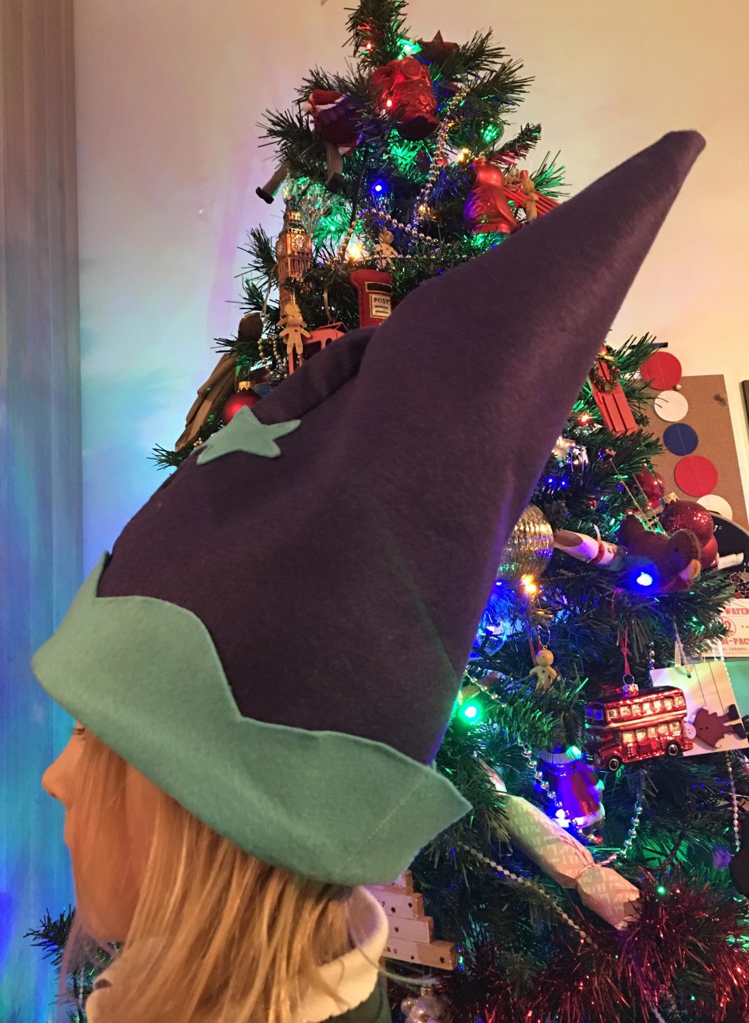 DIY one hour felt elf hat - the-gingerbread-house.co.uk