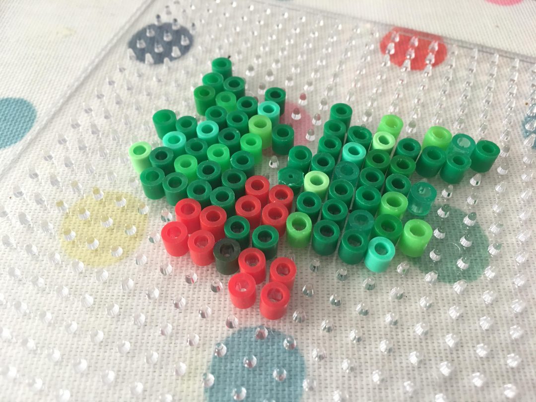 Hama bead holly and berries - the-gingerbread-house.co.uk