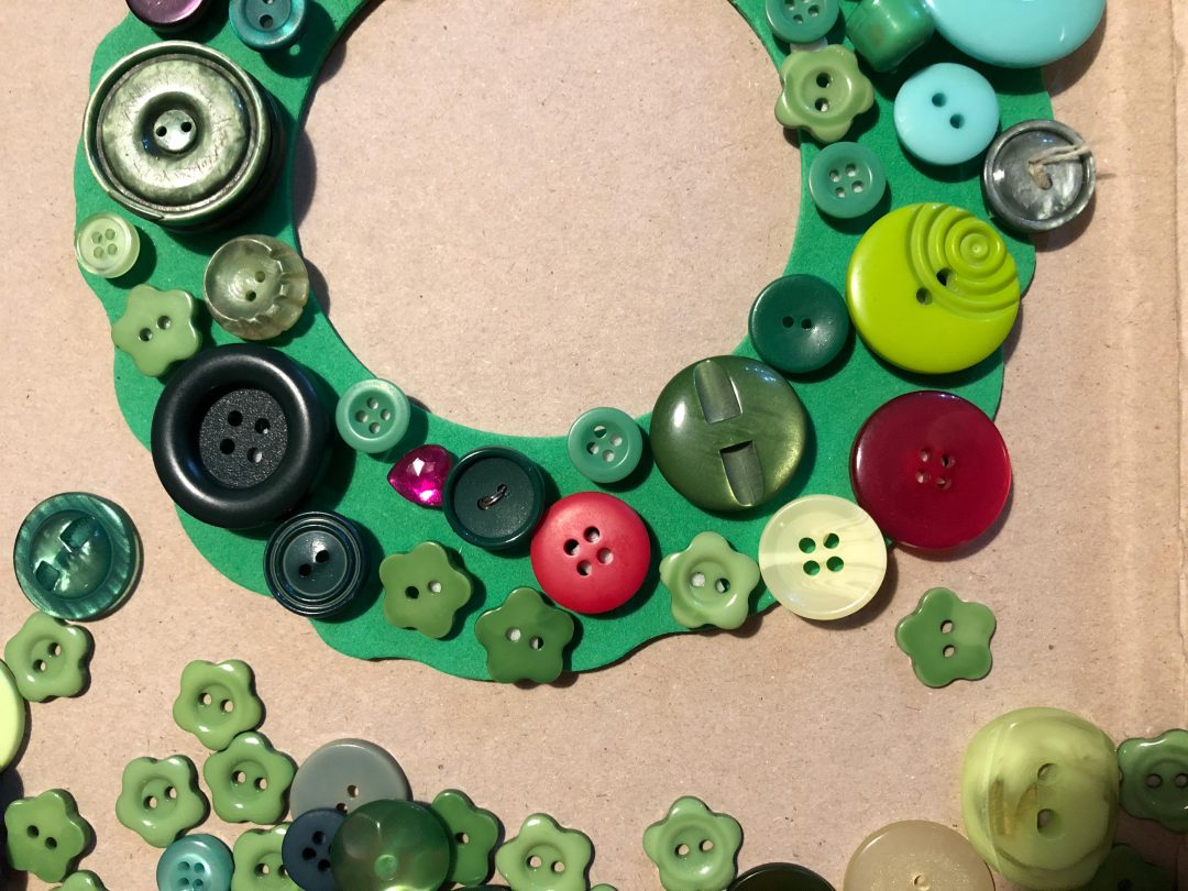 Christmas button wreath decoration for kids to make - the-gingerbread ...