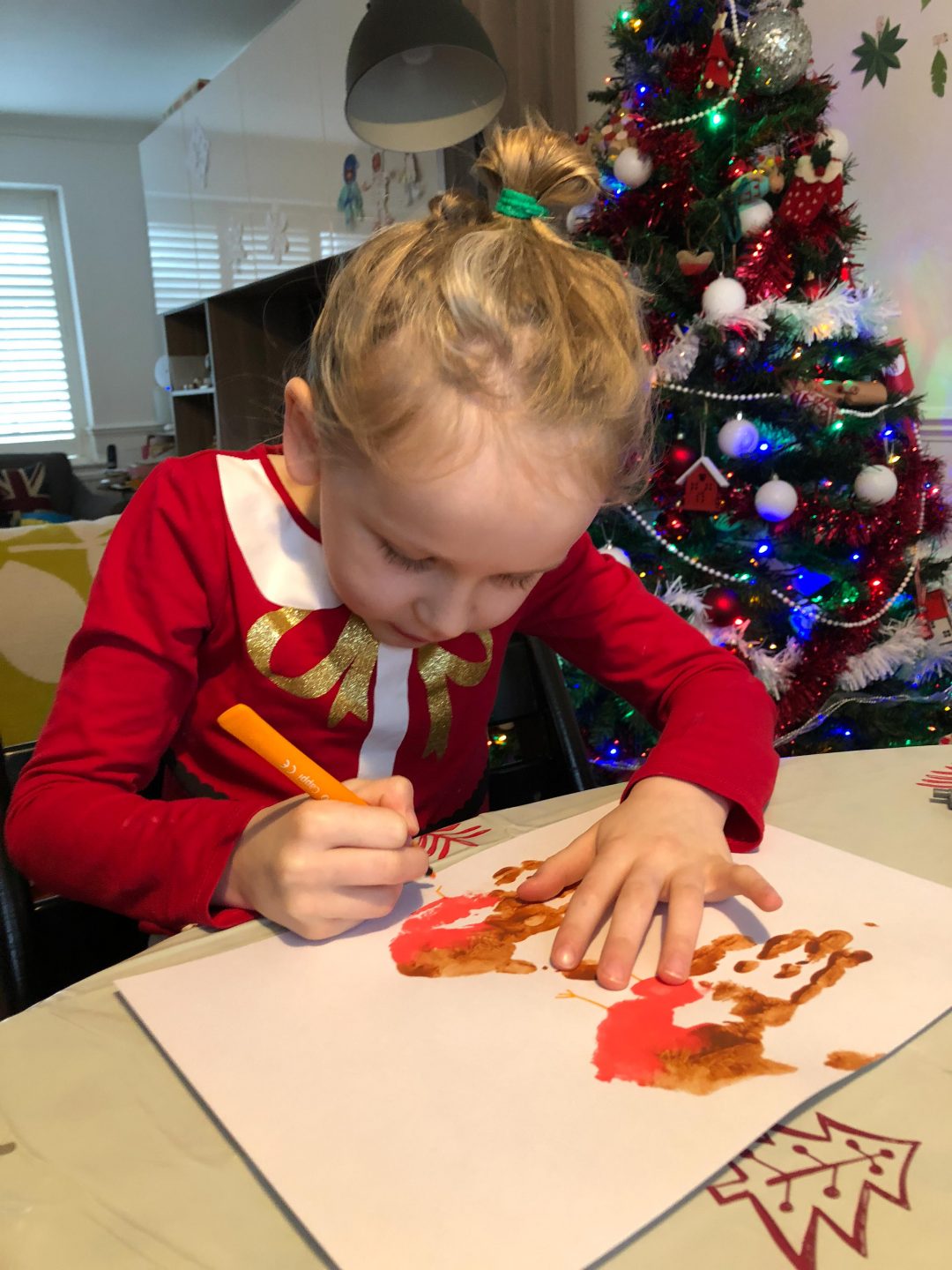 Handprint robin for winter - the-gingerbread-house.co.uk