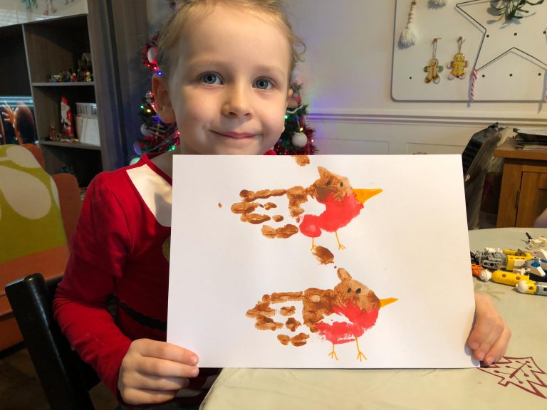 Handprint robin for winter - the-gingerbread-house.co.uk