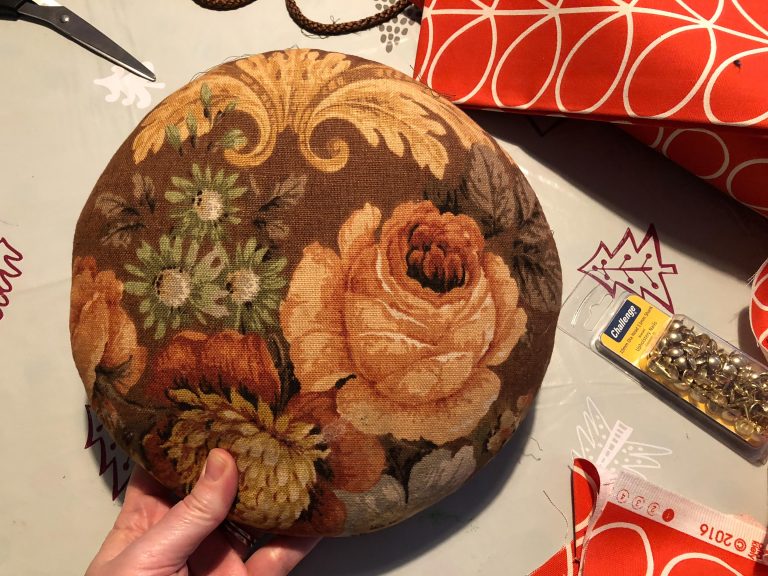 Vintage foot stool makeover - the-gingerbread-house.co.uk