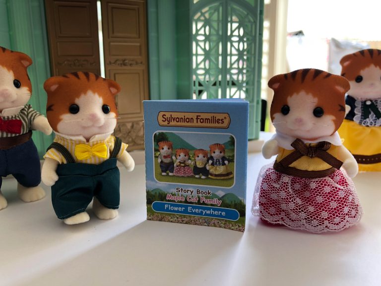 Sylvanian Families Maple Cat Family - the-gingerbread-house.co.uk