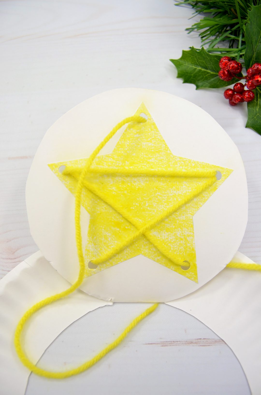 Nativity lacing paper plate craft for kids - the-gingerbread-house.co.uk