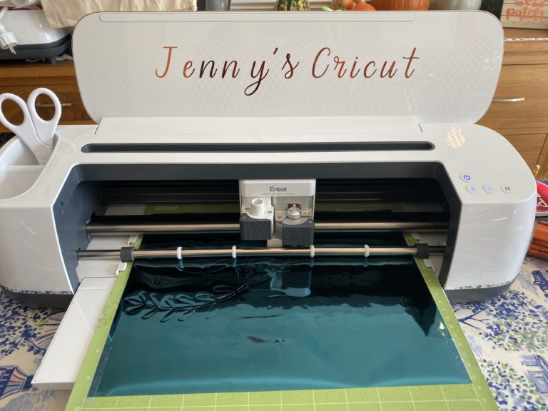 Cute and easy pumpkin decorations with Cricut - the-gingerbread-house.co.uk