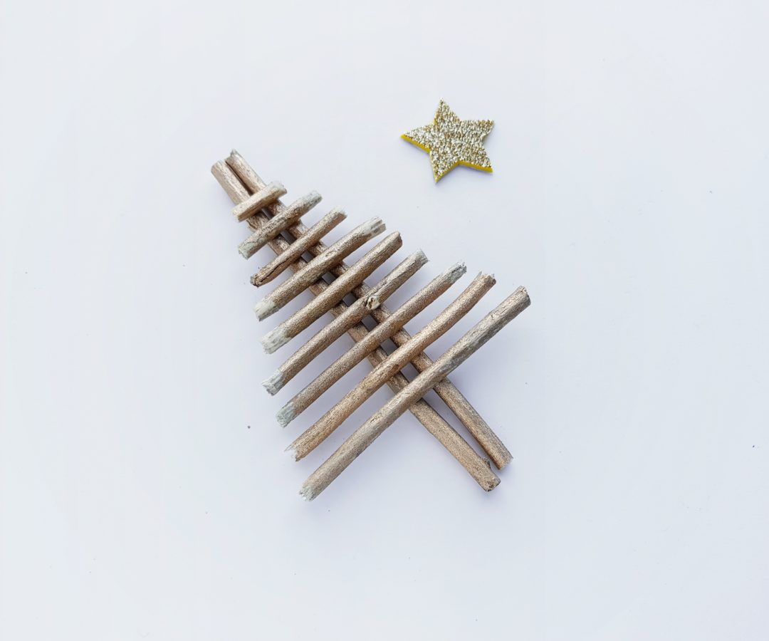 Easy Christmas tree stick craft for kids - the-gingerbread-house.co.uk