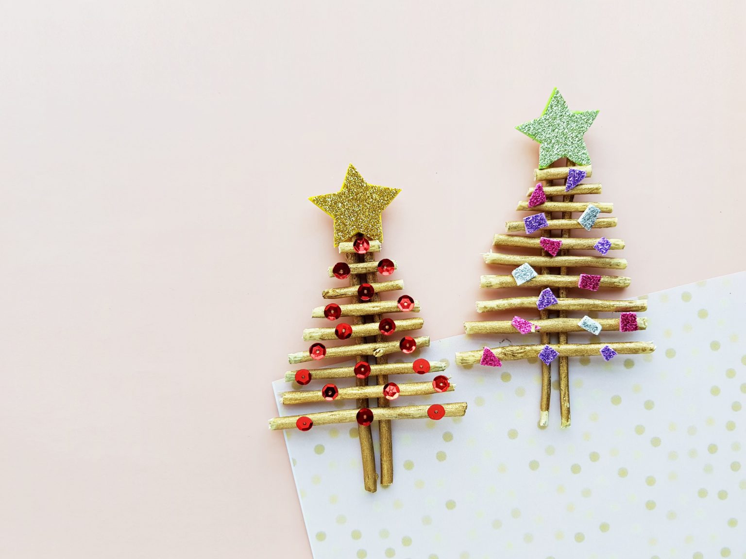 Easy Christmas tree stick craft for kids - the-gingerbread-house.co.uk