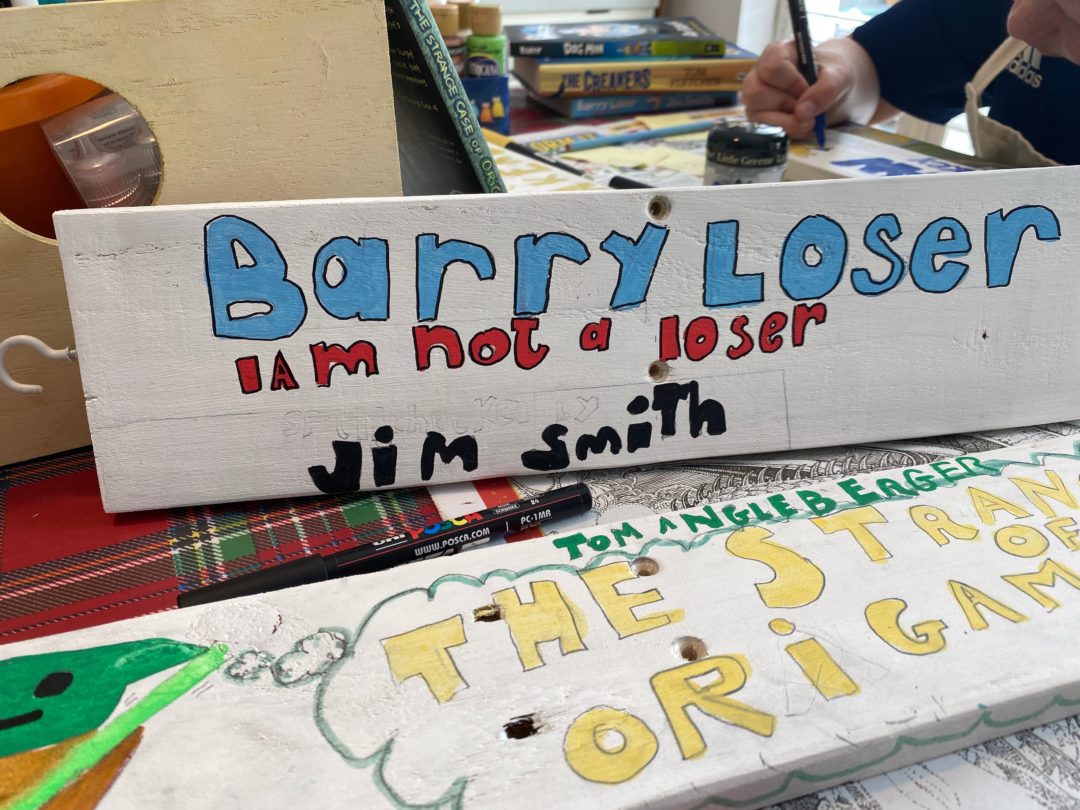 How to make a DIY book sign post - the-gingerbread-house.co.uk