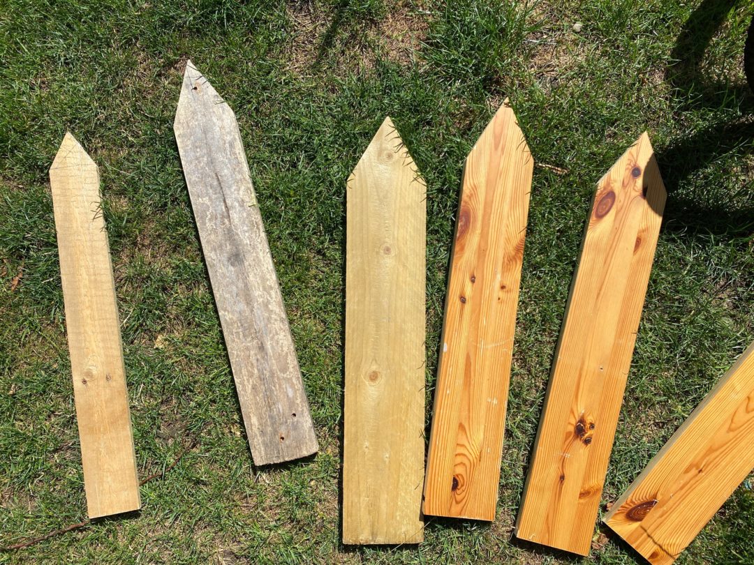 How to make a DIY book sign post - the-gingerbread-house.co.uk