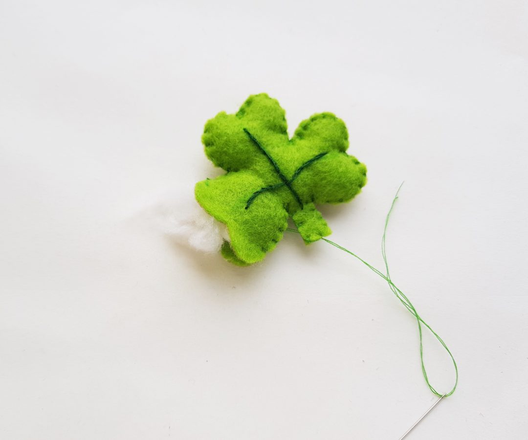 Felt Shamrock craft for kids - the-gingerbread-house.co.uk