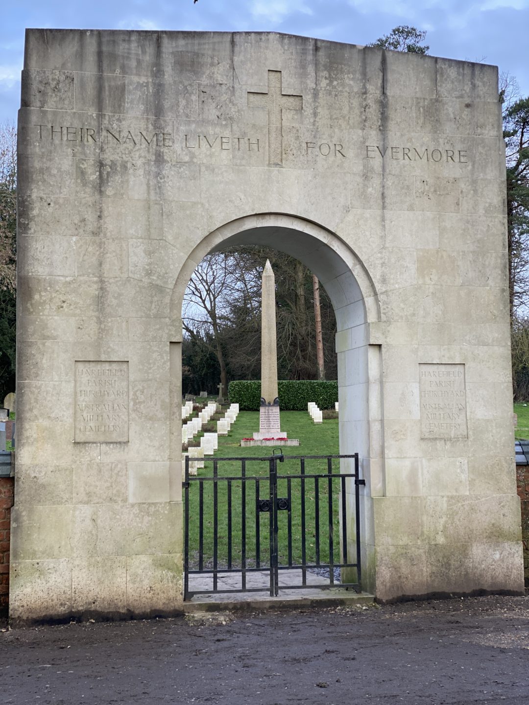Harefield Church and Commonwealth War Graves - the-gingerbread-house.co.uk