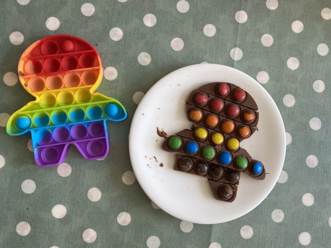 Make your own Pop Its chocolate bar - the-gingerbread-house.co.uk