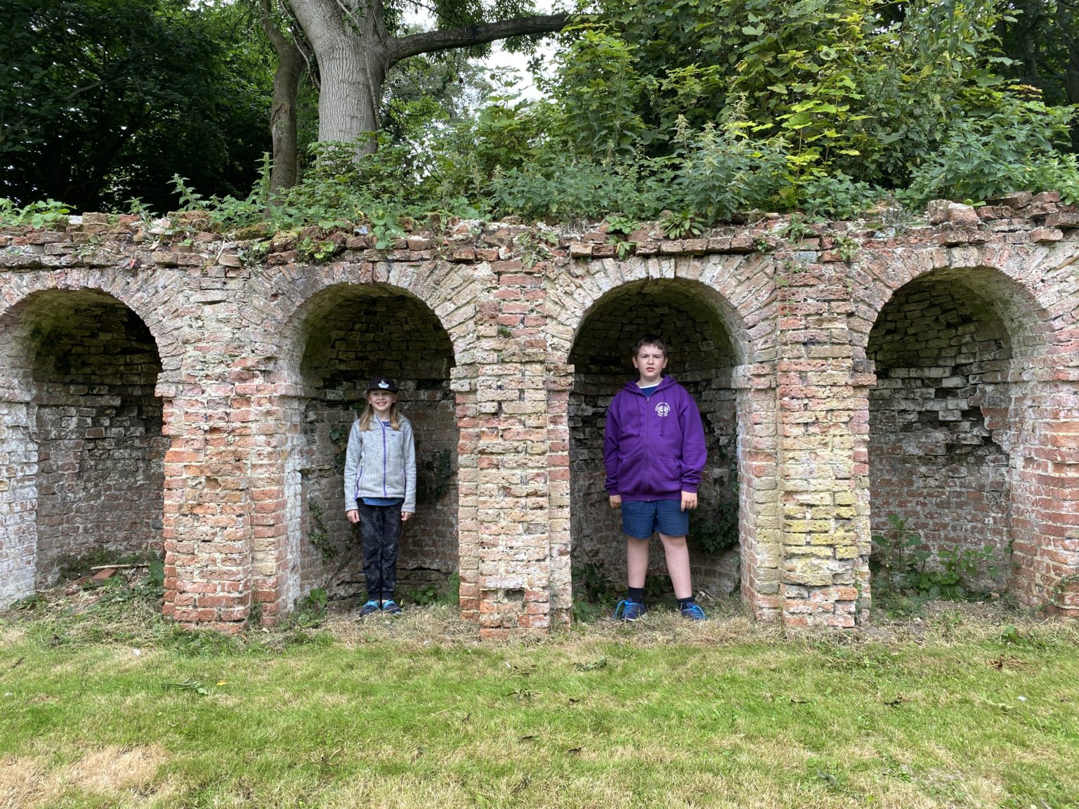 Exploring Church Gardens, Harefield - the-gingerbread-house.co.uk
