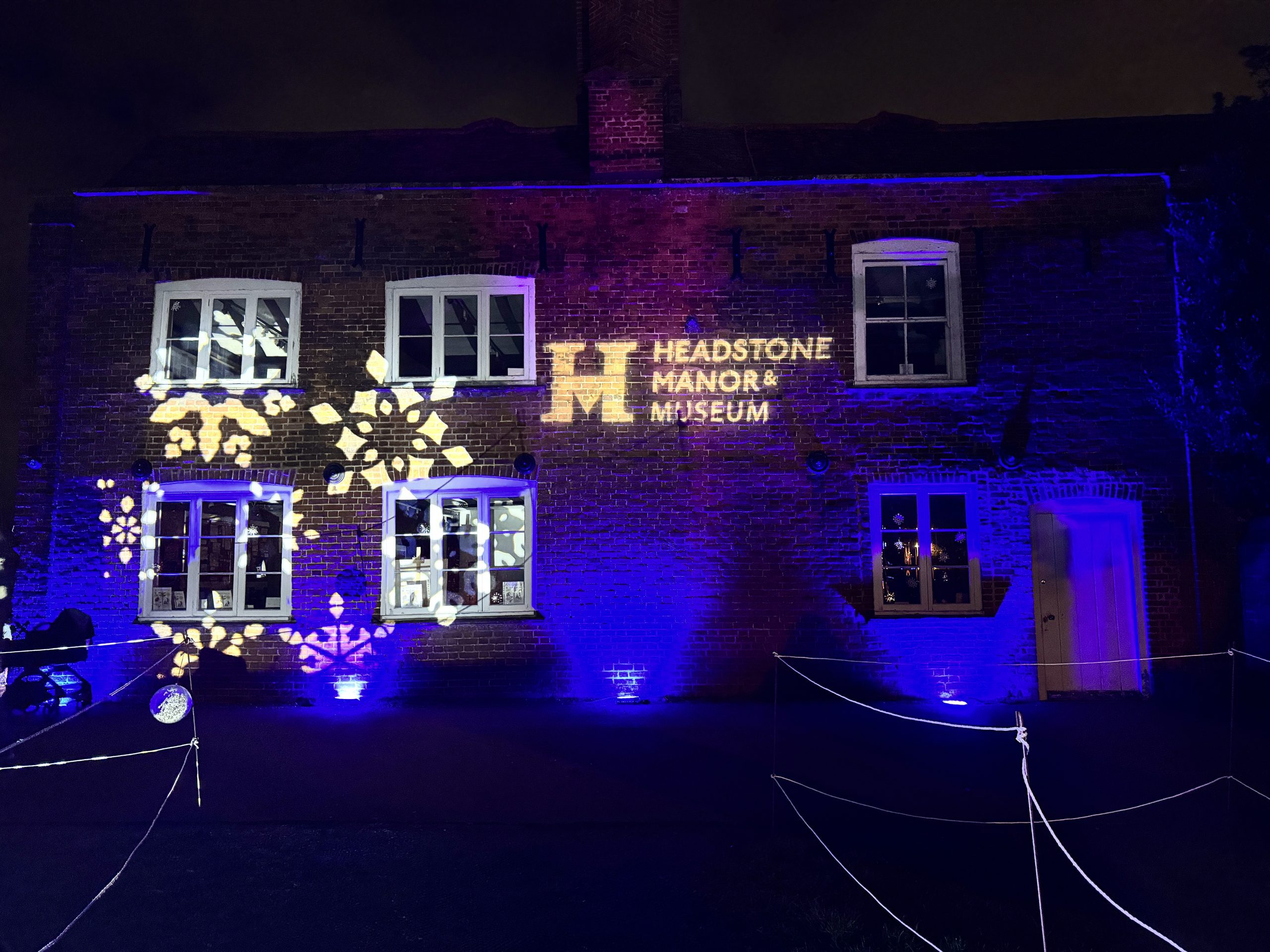 Headstone Manor Museum Christmas Light Trail - the-gingerbread-house.co.uk